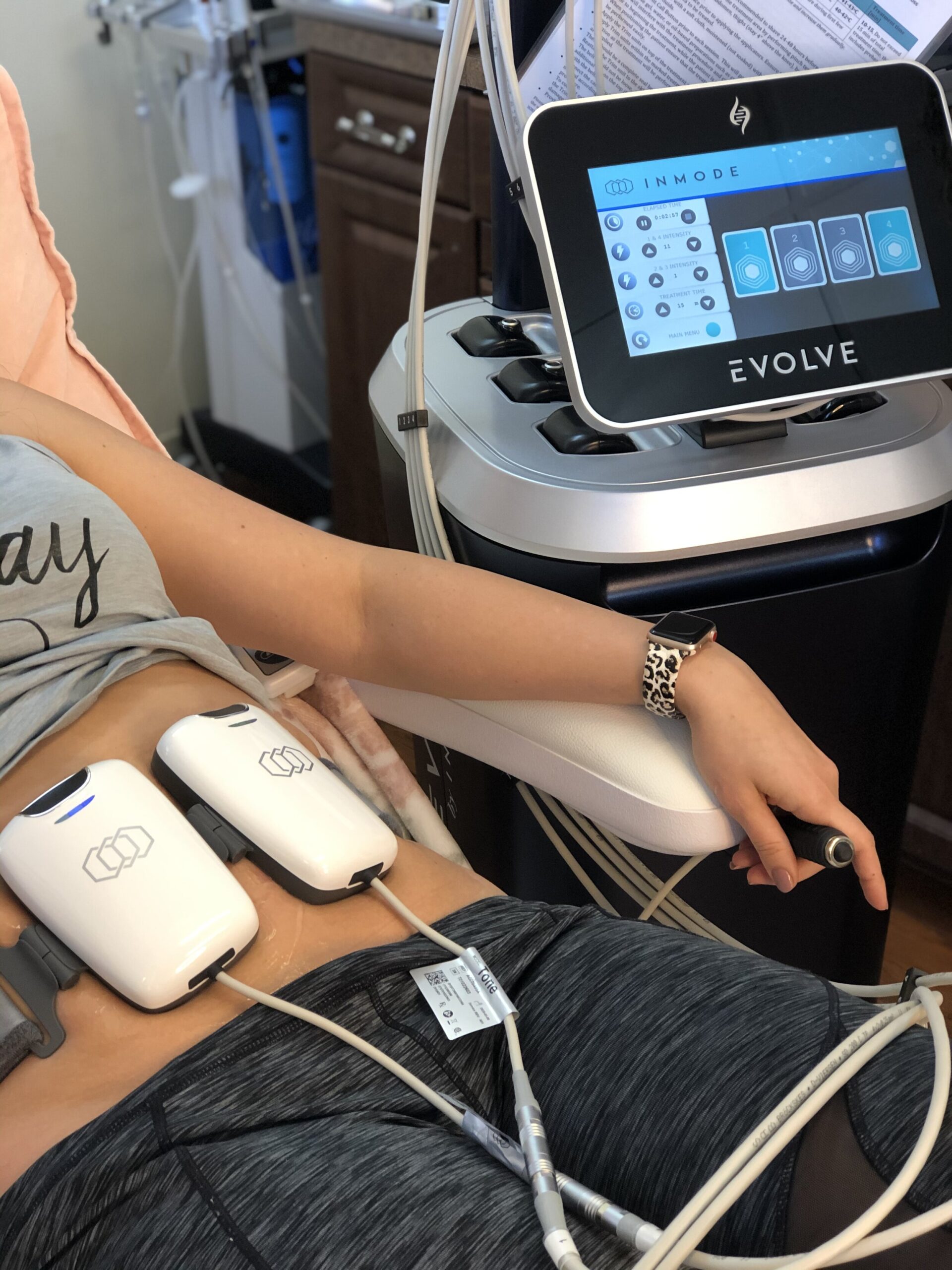 body contouring Dubai (Evolve Nonsurgical , body sculpting)
